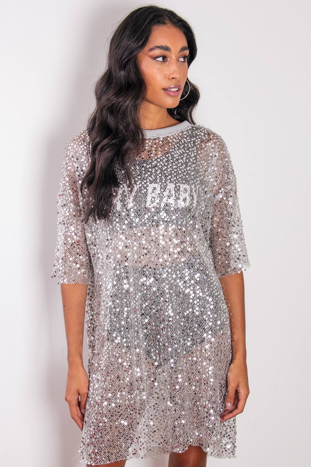 CAMISETÃO DE TELA COM PAETES PRATA Marina&Gabriella - Roupas Femininas ...