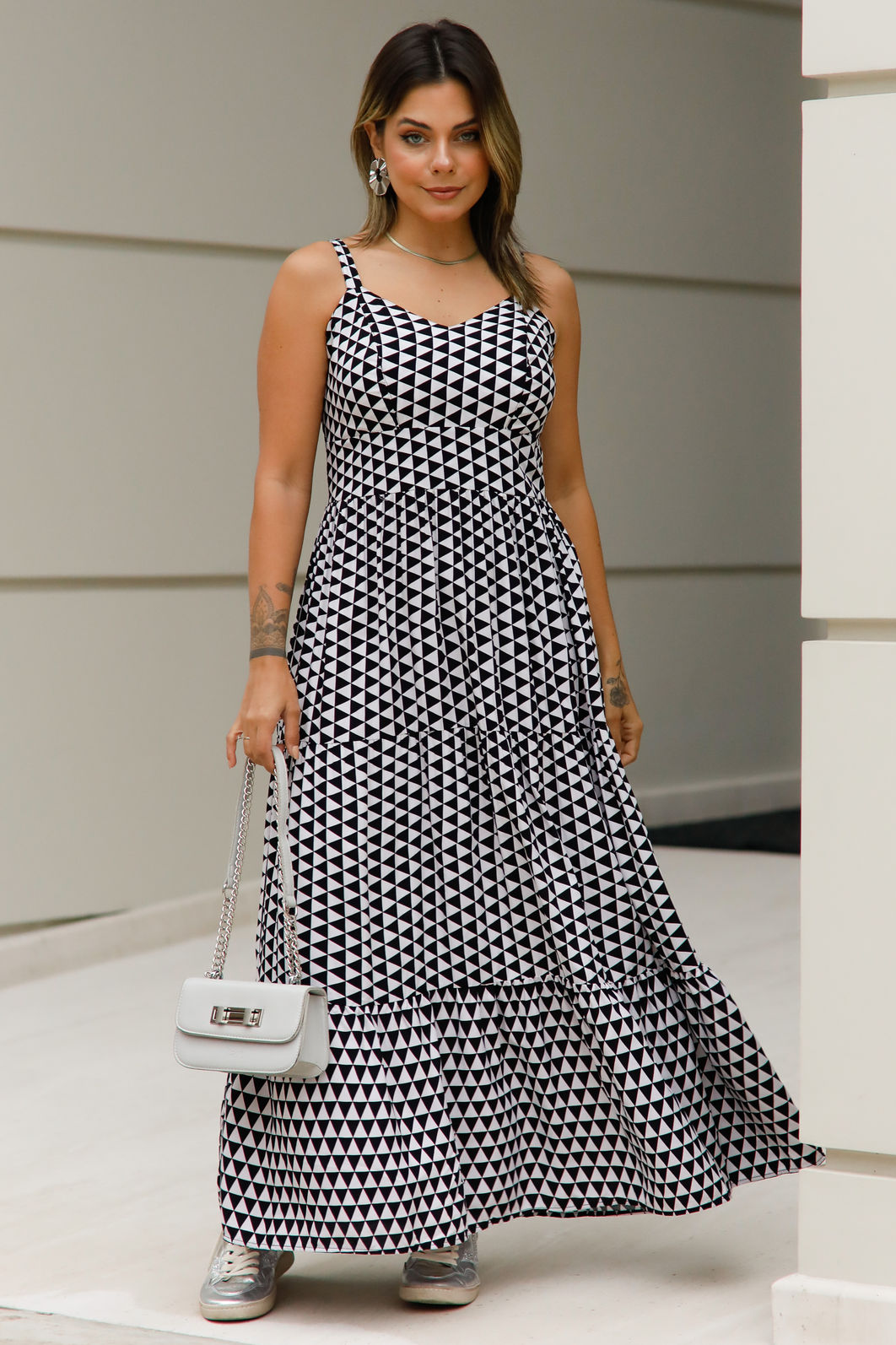 Vestido Lunna em Tecido Plano de Viscose com Alças Reguláveis - Midi ...