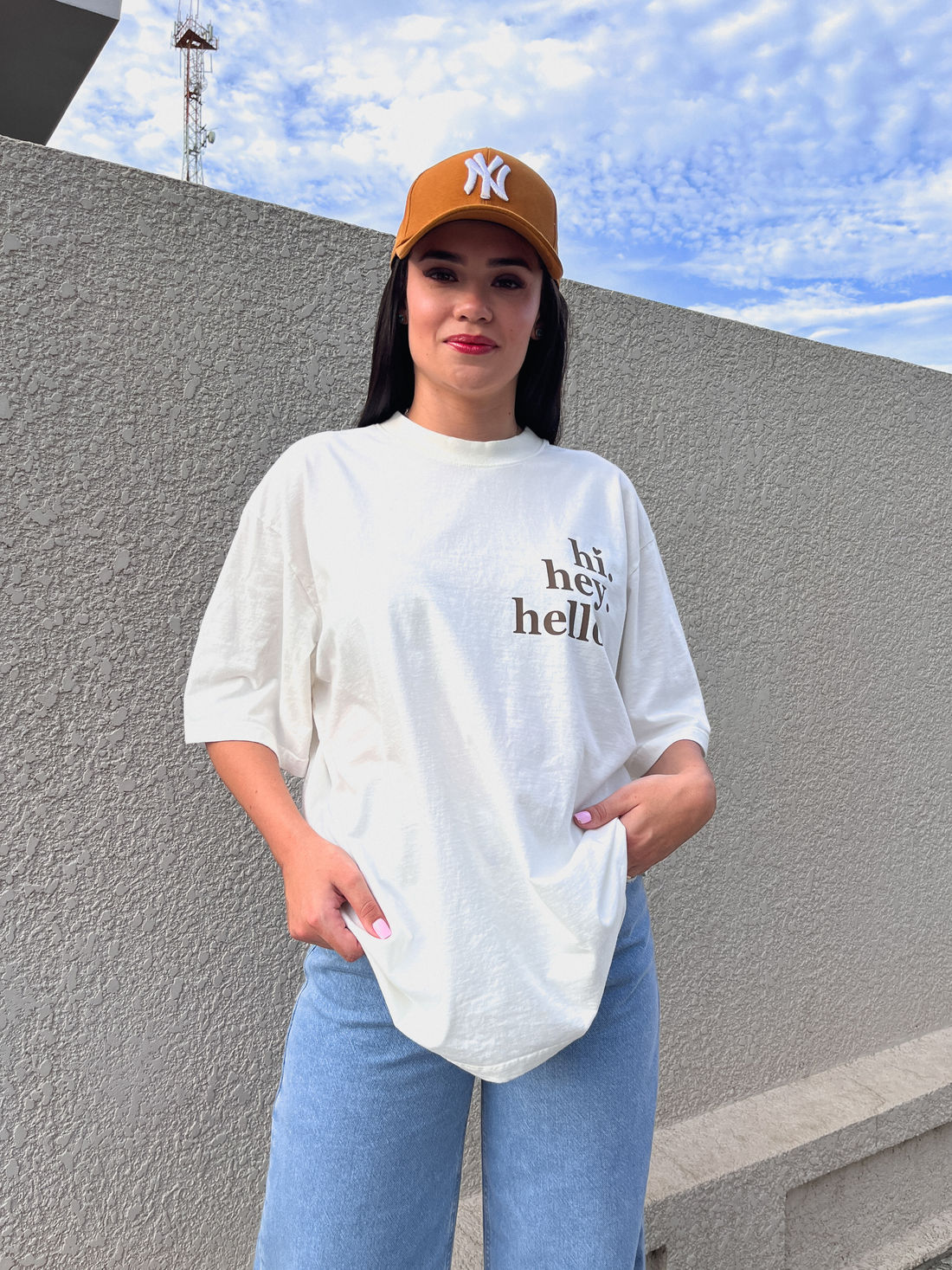 Tshirt Oversized - Hi, Hey, Hello - Off White Meia Cereja - Loja Virtual