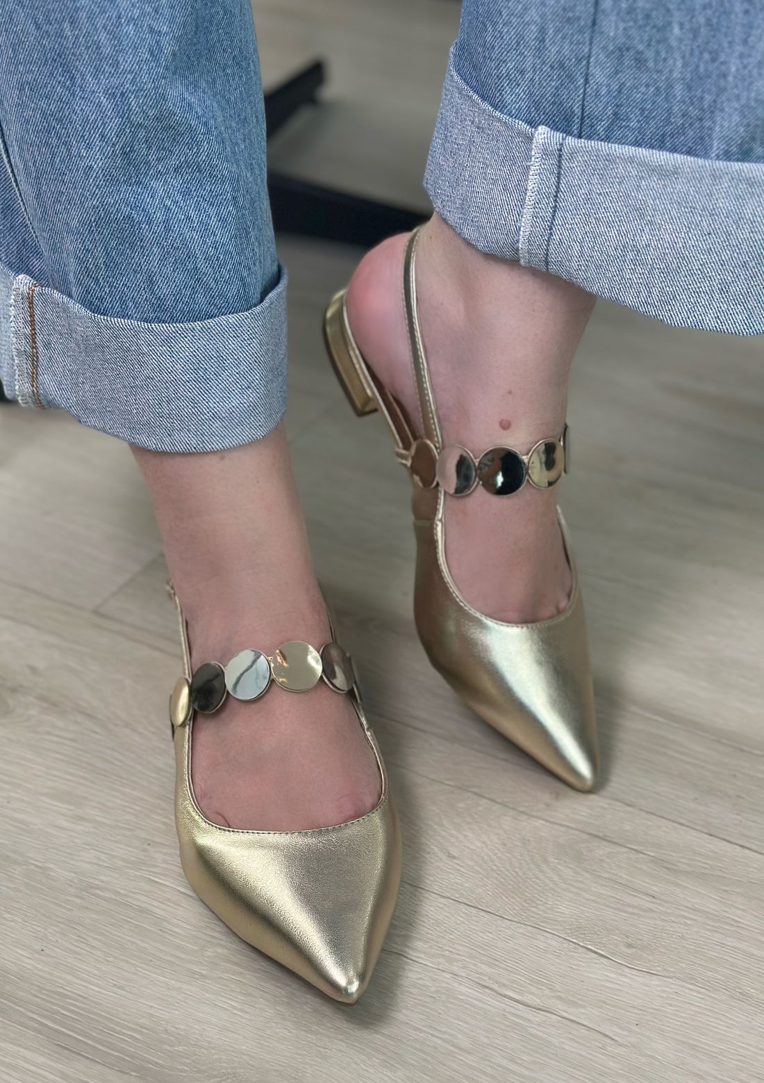 ADORA - SAPATILHA SLINGBACK DETALHES DOURADA Hayah Shoes - Loja Virtual