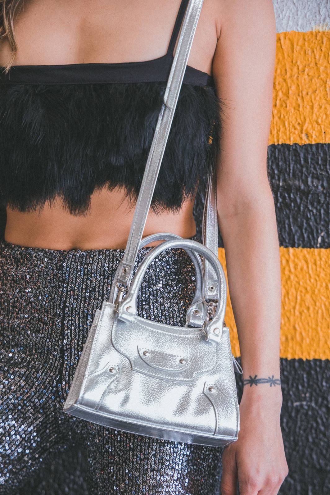 BOLSA METALIZADA PRATA Marina&Gabriella - Roupas Femininas - Loja ...