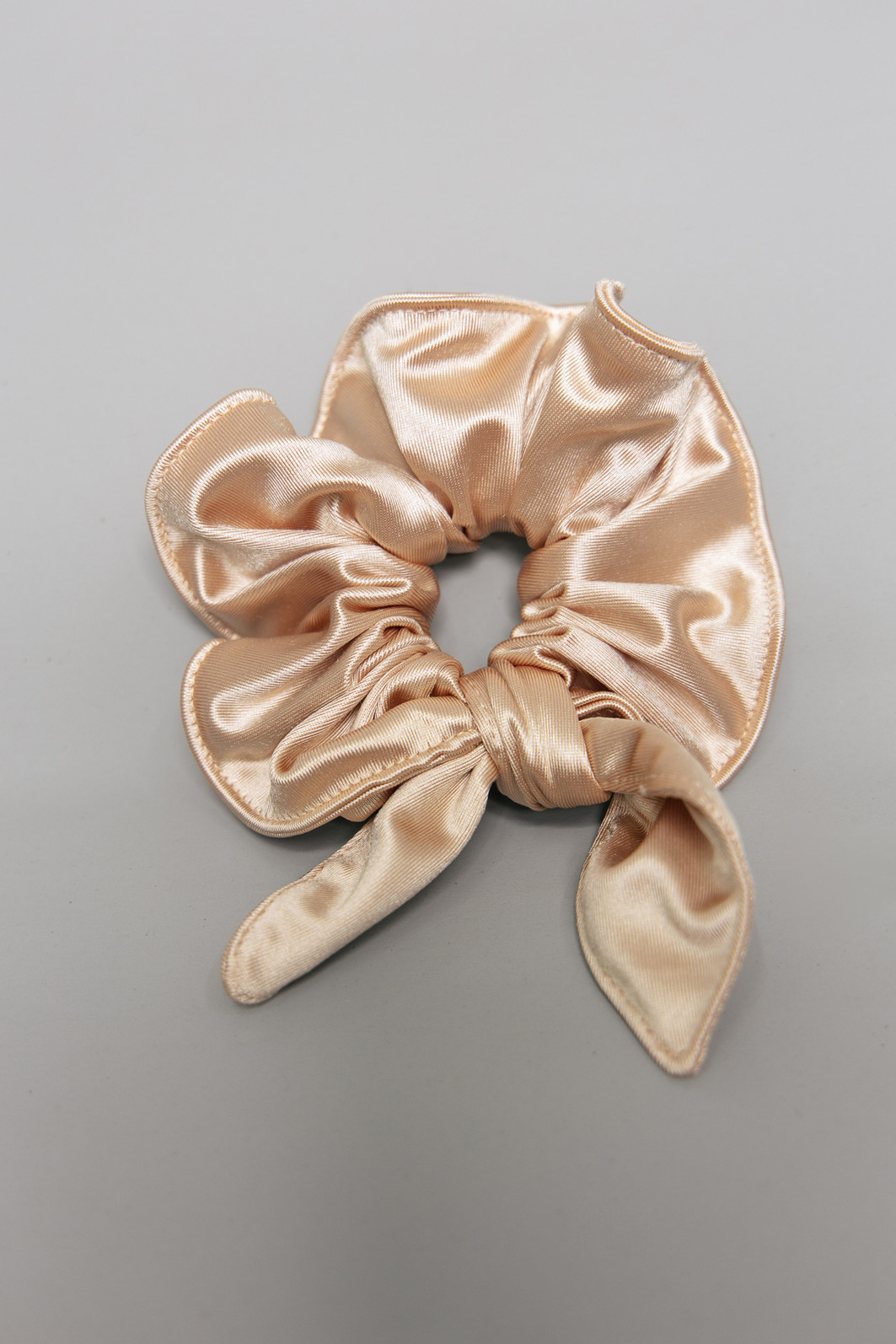 SCRUNCHIE ACETINADO BEGE Marina&Gabriella - Roupas Femininas - Loja Online Oficial